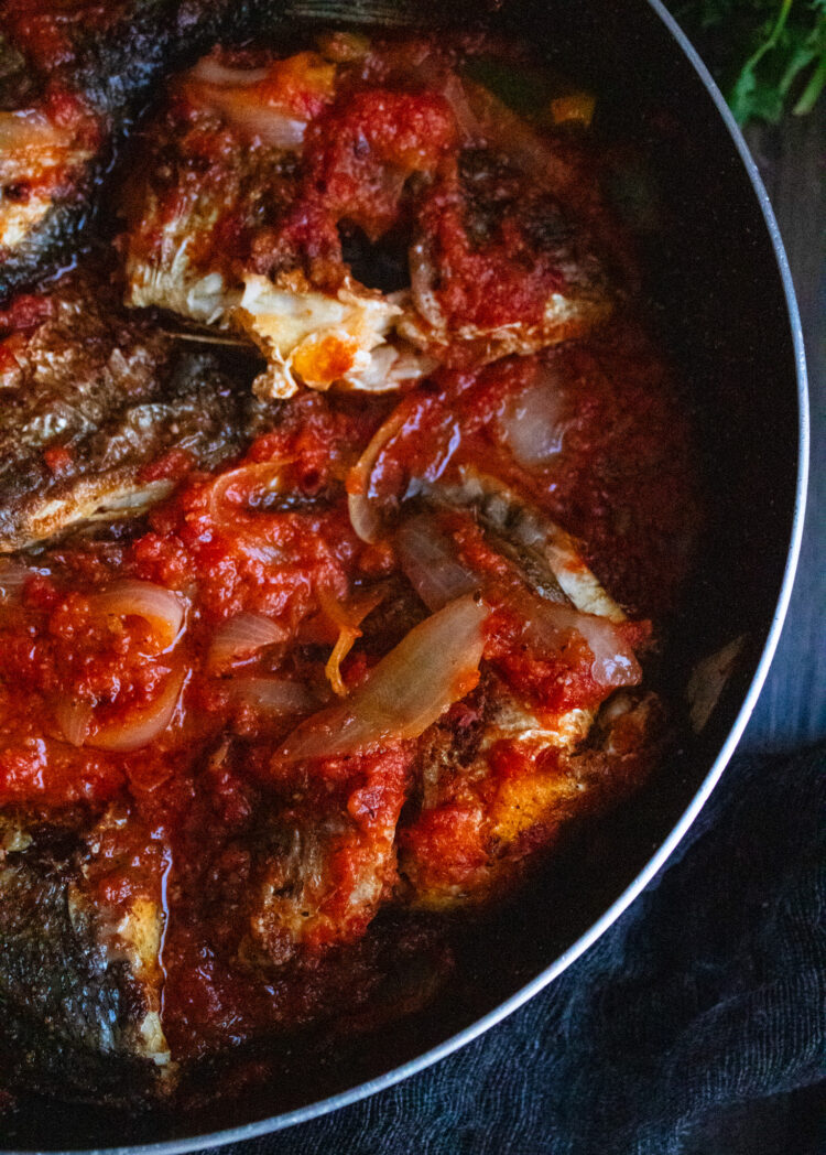 Peppered fish (Nigerian): poisson au poivron rouge! | Kelianfood