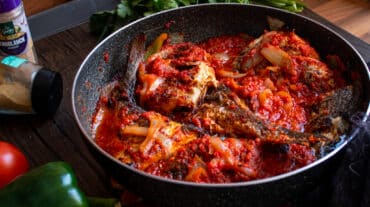 Peppered fish (Nigerian): poisson au poivron rouge! | Kelianfood